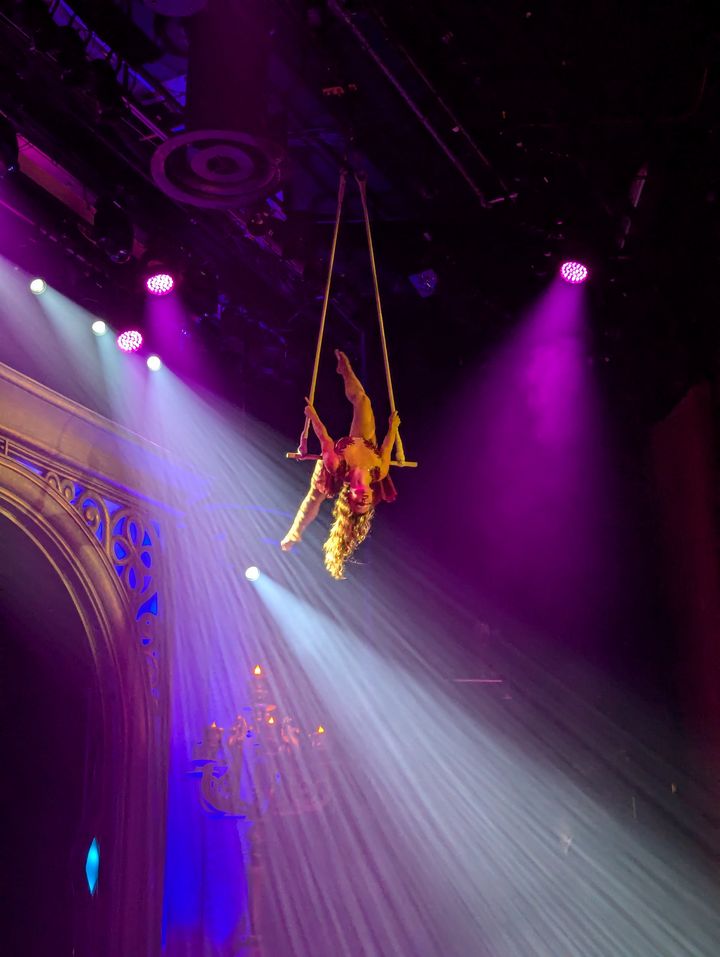 Roncalli's Apollo Varieté präsentiert neue Show NOSTALGIA und feiert 27 ...